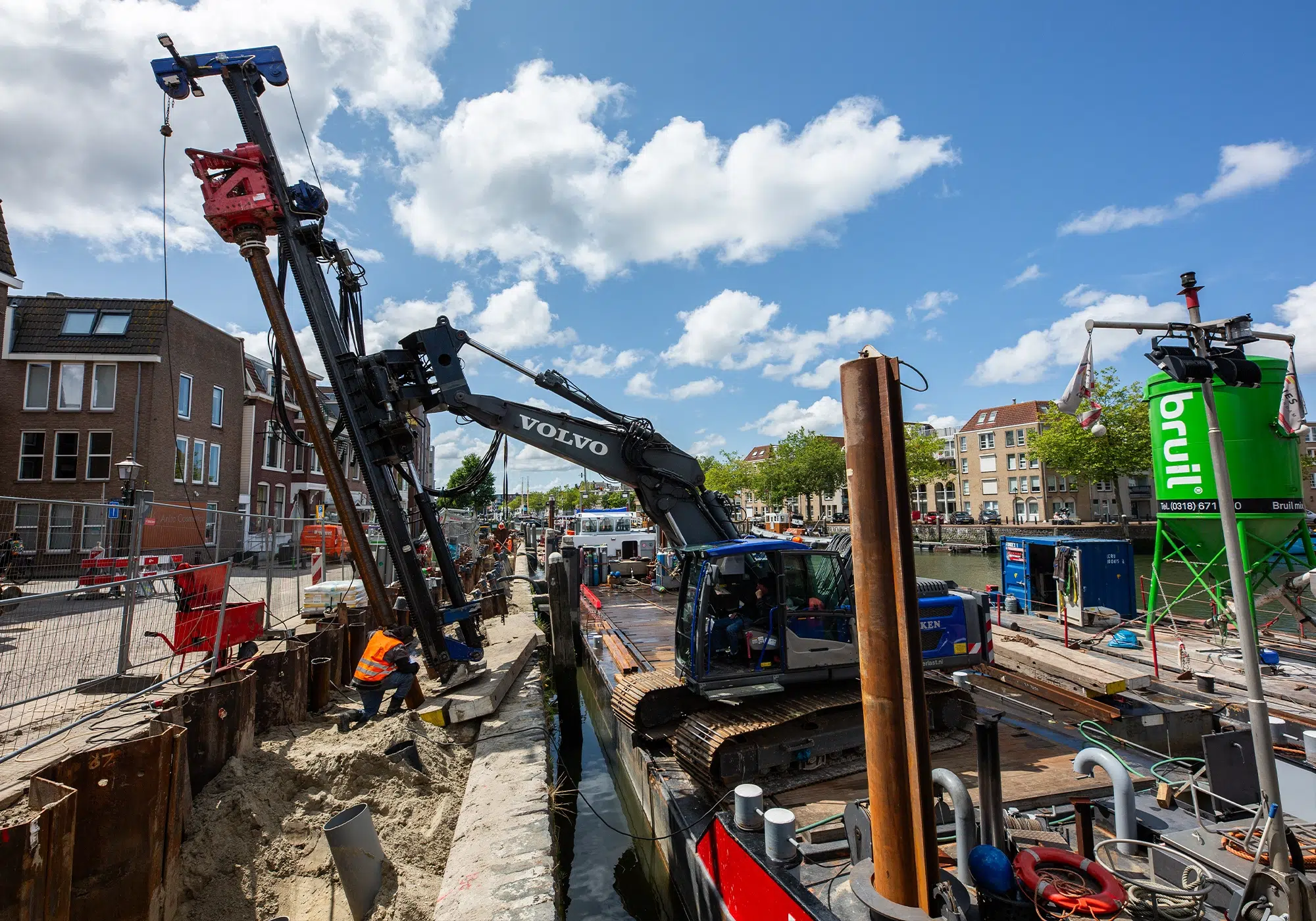 Vervangen van de kademuren bij monumentale bebouwing – Hoolwerf Heiwerken